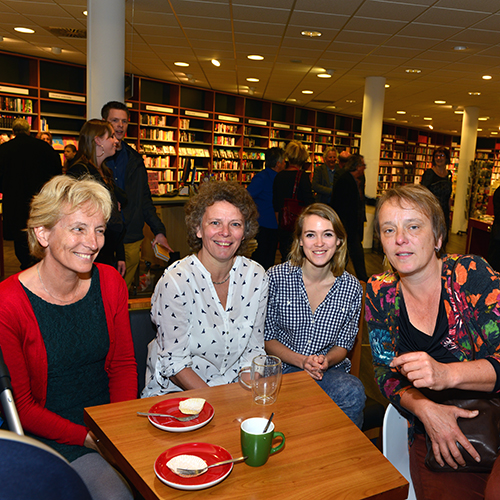 BOEKBLAD - Vaktijdschrift voor boekhandel, uitgeverij, auteurs en ...