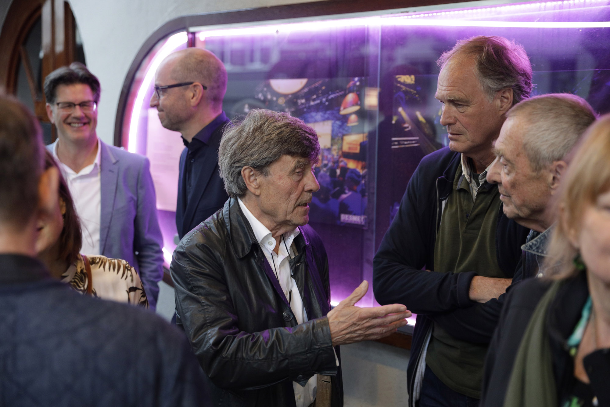 BOEKBLAD - Vaktijdschrift voor boekhandel, uitgeverij, auteurs en ...